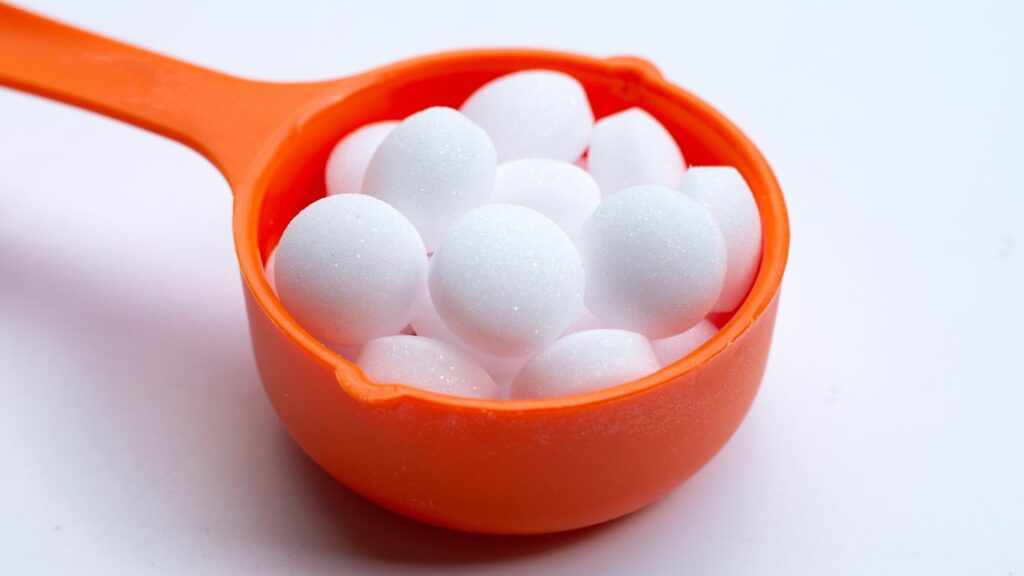 Mothballs: Do They Really Work? Effectiveness & Alternatives
